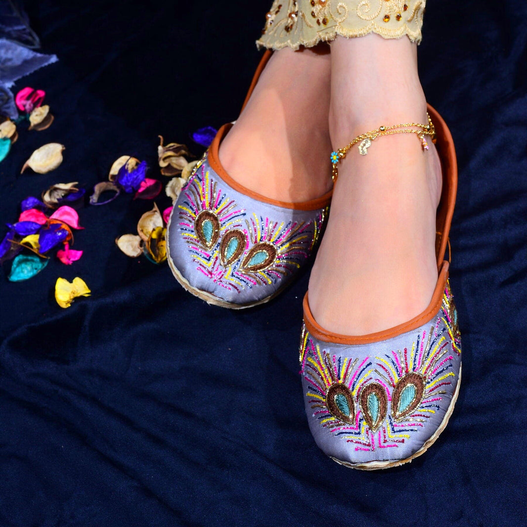 Buy Fancy Khussa for Women Online - Bustangi