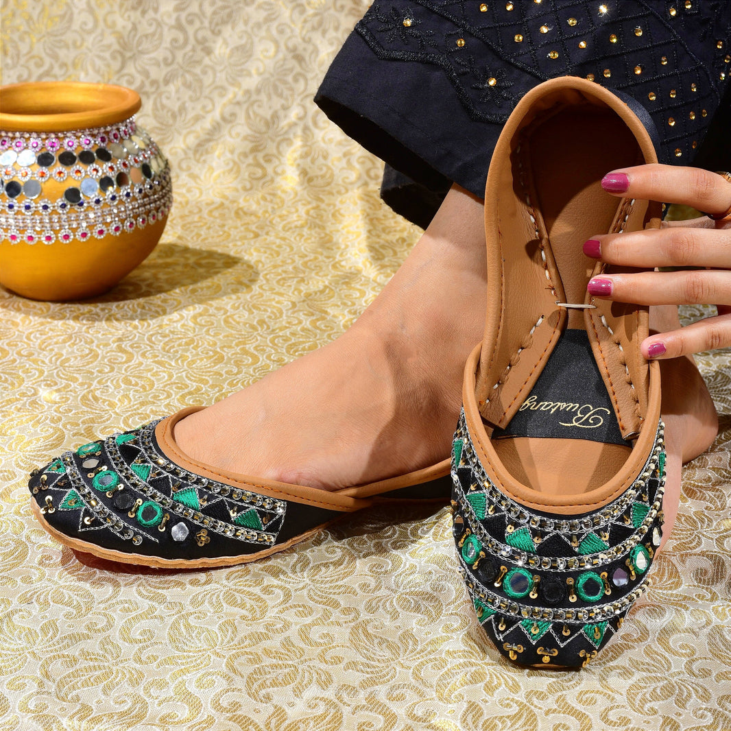 Buy Fancy Khussa for Women Online - Bustangi